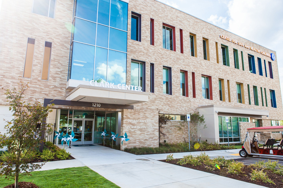 Giving Guide: Arkansas Children’s Hospital Auxiliary